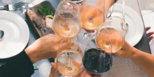 7 Ways to Say Cheers in French - NeedFrench